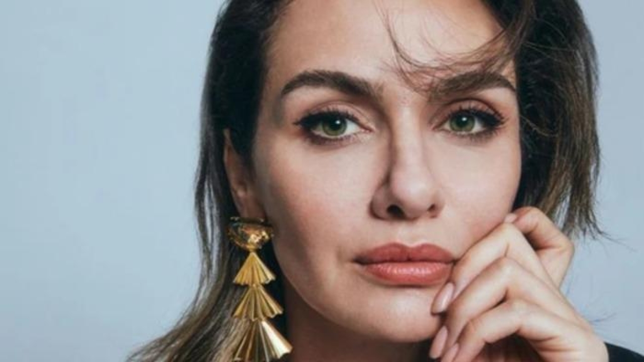 Estetiksiz hali olay olmuştu! Birce Akalay makyajsız ve filtresiz poz verdi