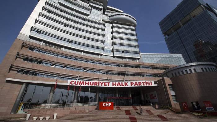 CHP'de basın toplantısı sonrası gerginlik! Gazetecilere "sarı zarf ...